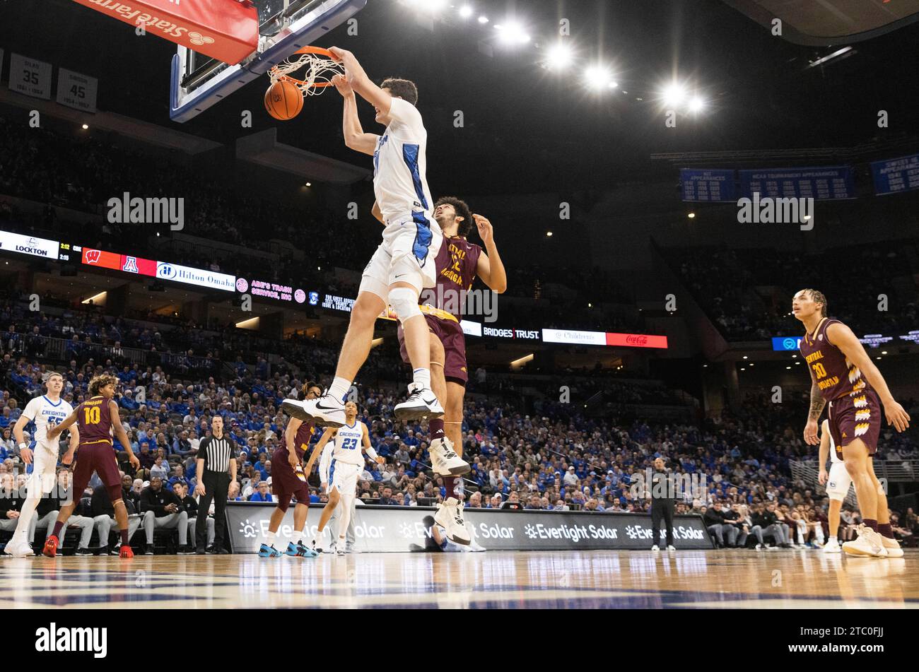 Creighton's Ryan Kalkbrenner, left, dunks against Central Michigan's ...