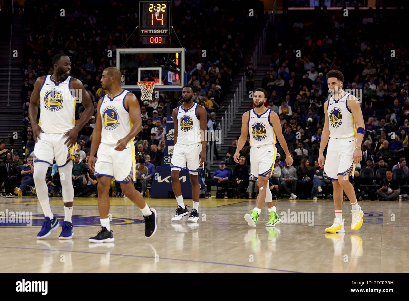 The Golden State Warriors during the first half of an NBA basketball ...