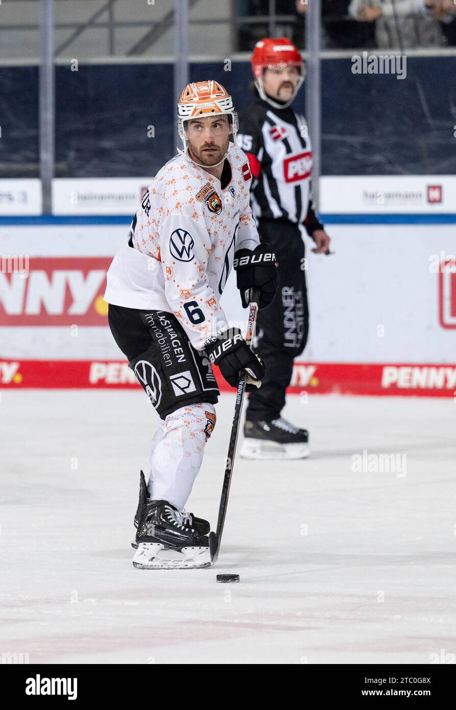 Muenchen, Deutschland. 08th Dec, 2023. Ryan OConnor (Grizzlys Wolfsburg ...