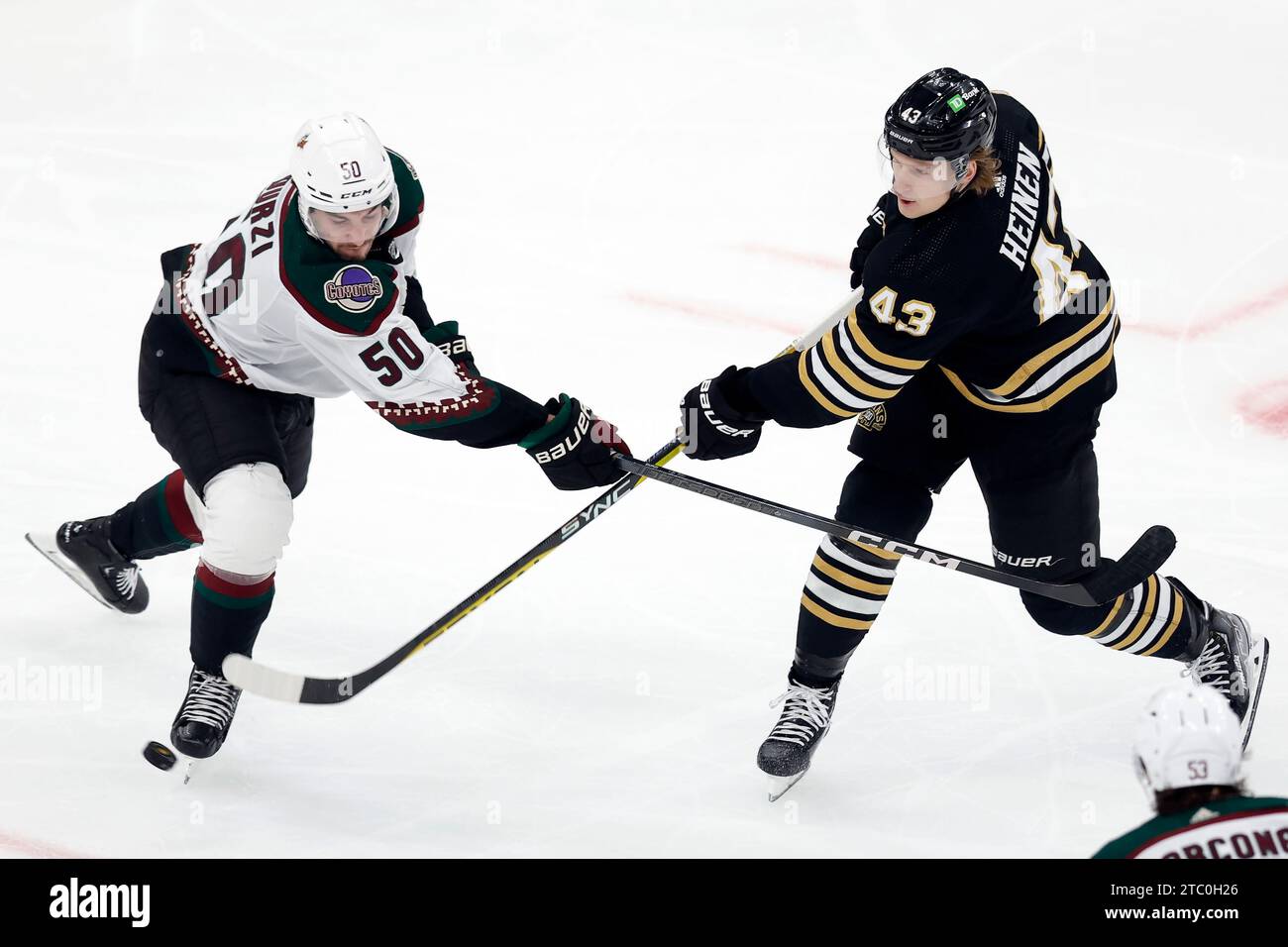 Boston Bruins' Danton Heinen (43) plays against Arizona Coyotes' Sean ...