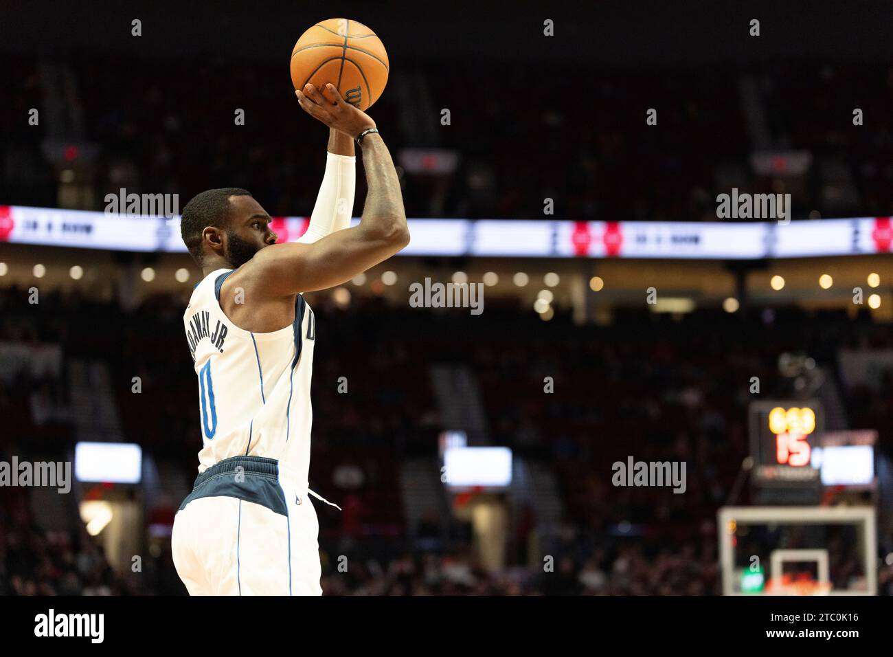 Dallas Mavericks forward Tim Hardaway Jr. shoots the ball against the ...
