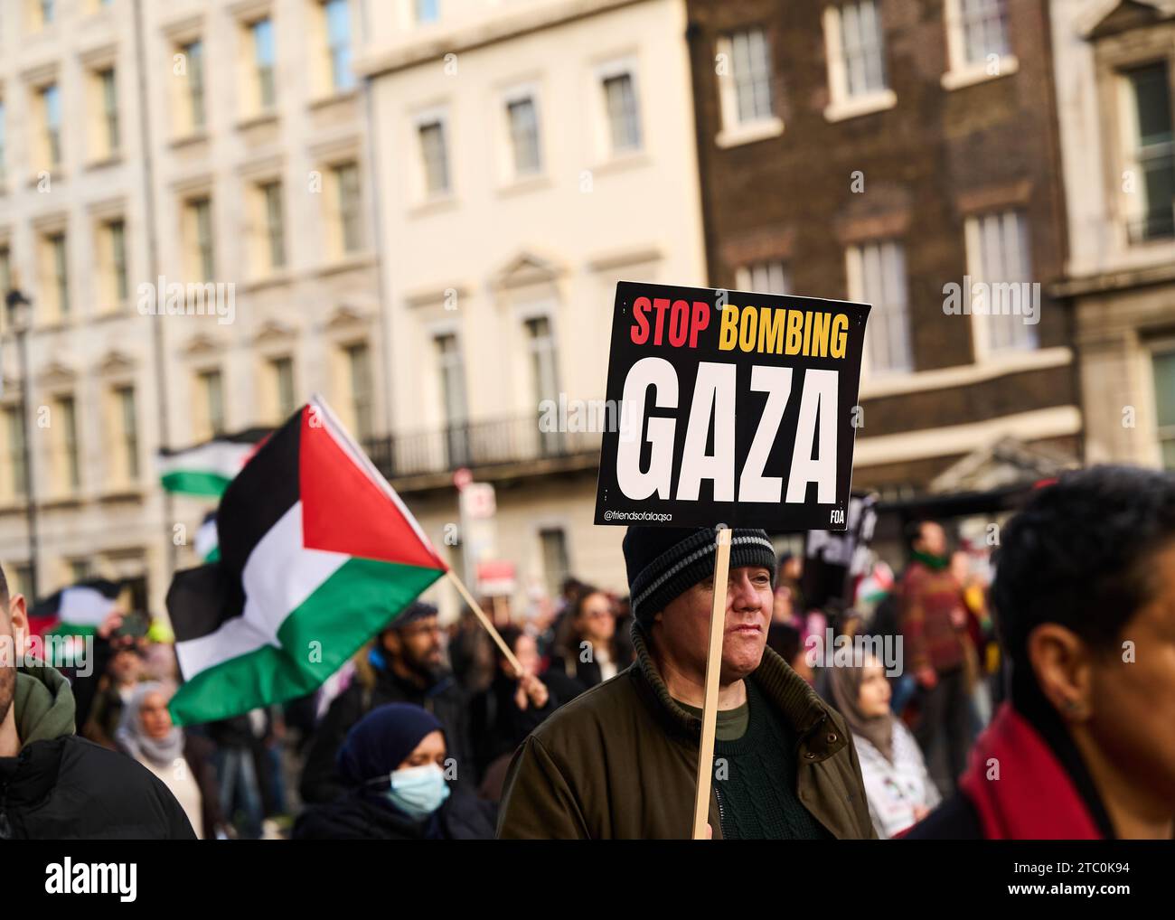 9 dec 2023 - Londonuk : pro palestinian protester man holding placard ...