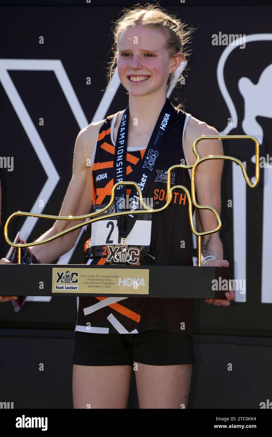 Elizabeth Leachman poses with trophy after winning the girls race in 16 ...