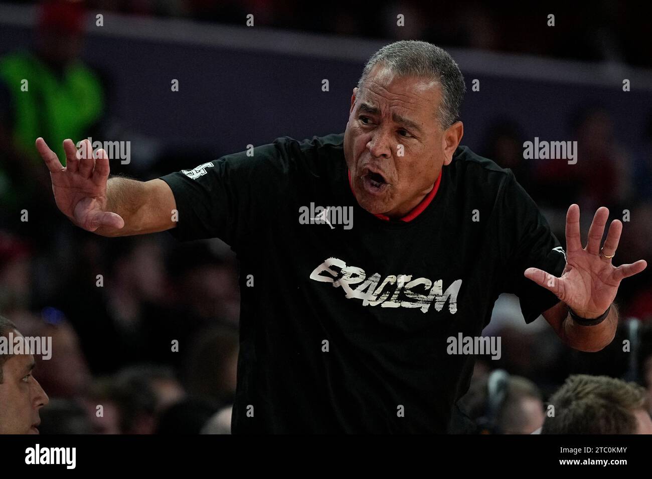 Houston head coach Kelvin Sampson yells at his team during the first ...