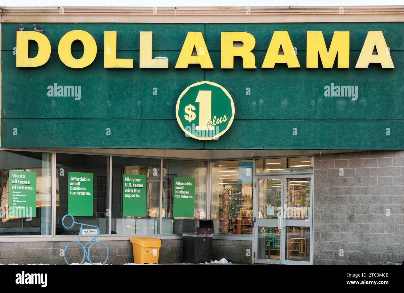 Dollarama store sign and logo facade Stock Photo - Alamy