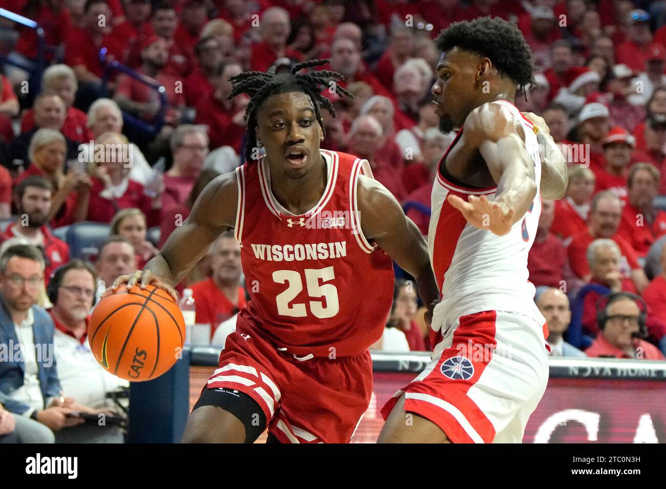 Wisconsin guard John Blackwell (25) drives against Arizona guard KJ ...