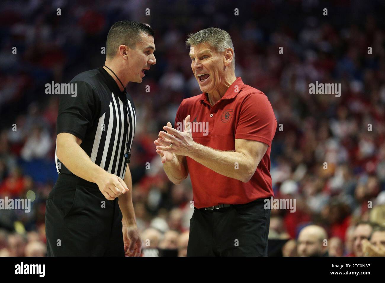 Oklahoma head coach Porter Moser, right, questions a referee, left ...