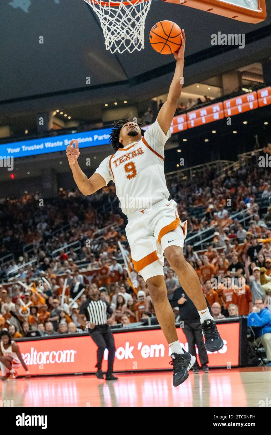 Texas, USA. 9th Dec, 2023. ZeÃ Rik Onyema #21 of the Texas Longhorns in ...