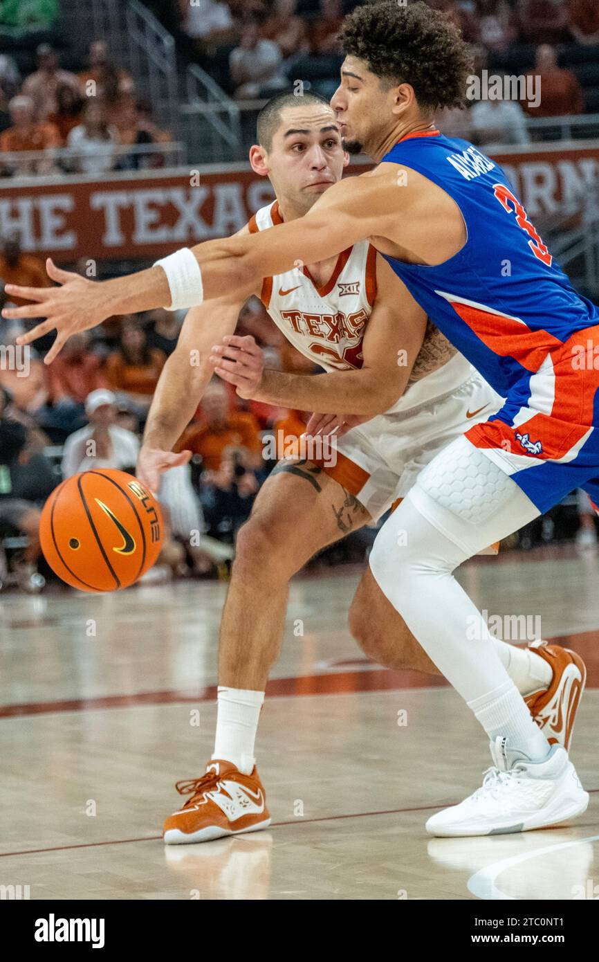 Texas, USA. 9th Dec, 2023. Brock Cunningham #30 of the Texas Longhorns ...