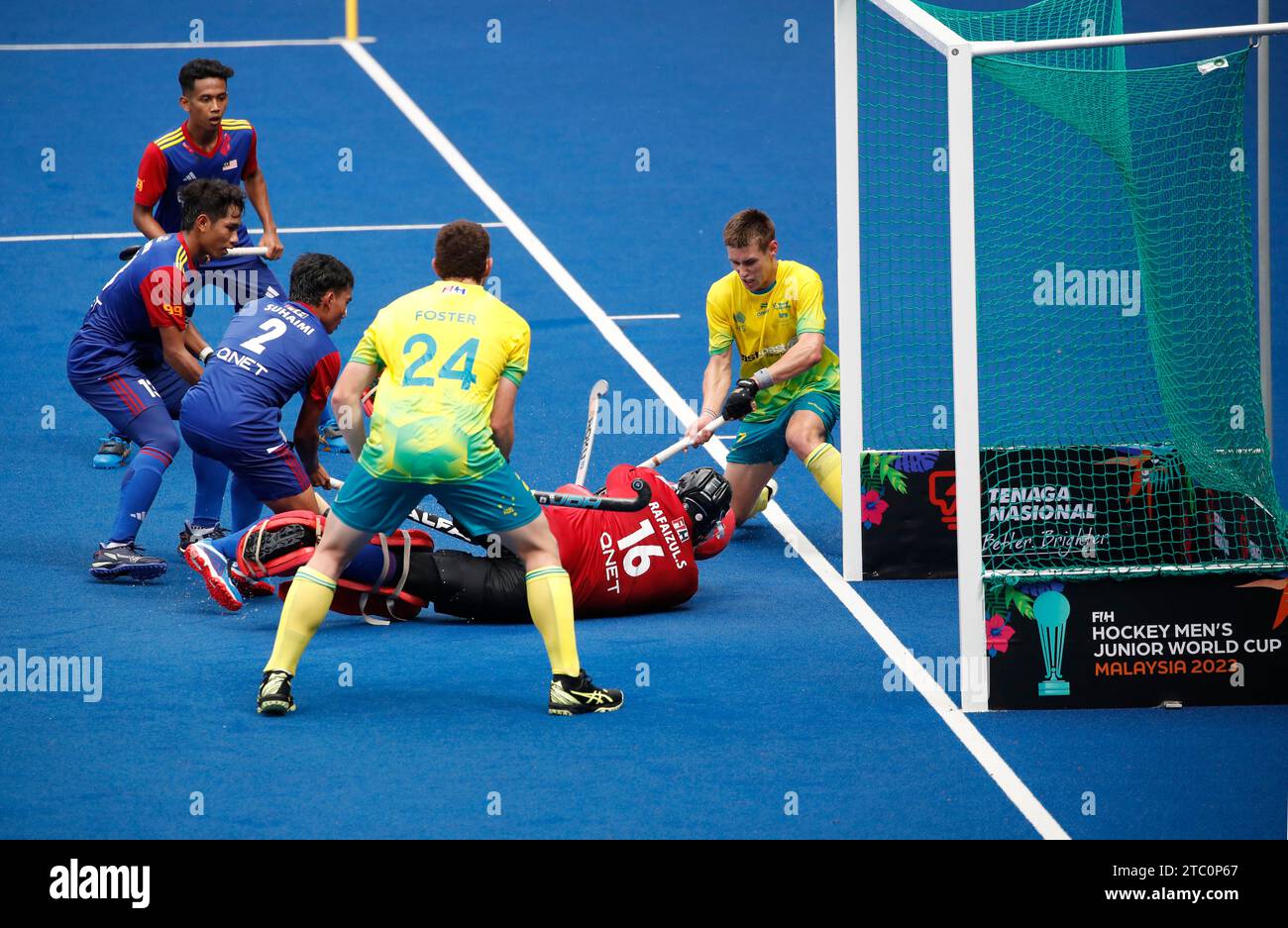 Kuala Lumpur, Malaysia. 08th Dec, 2023. Rogers Lachlan of Australia (R ...
