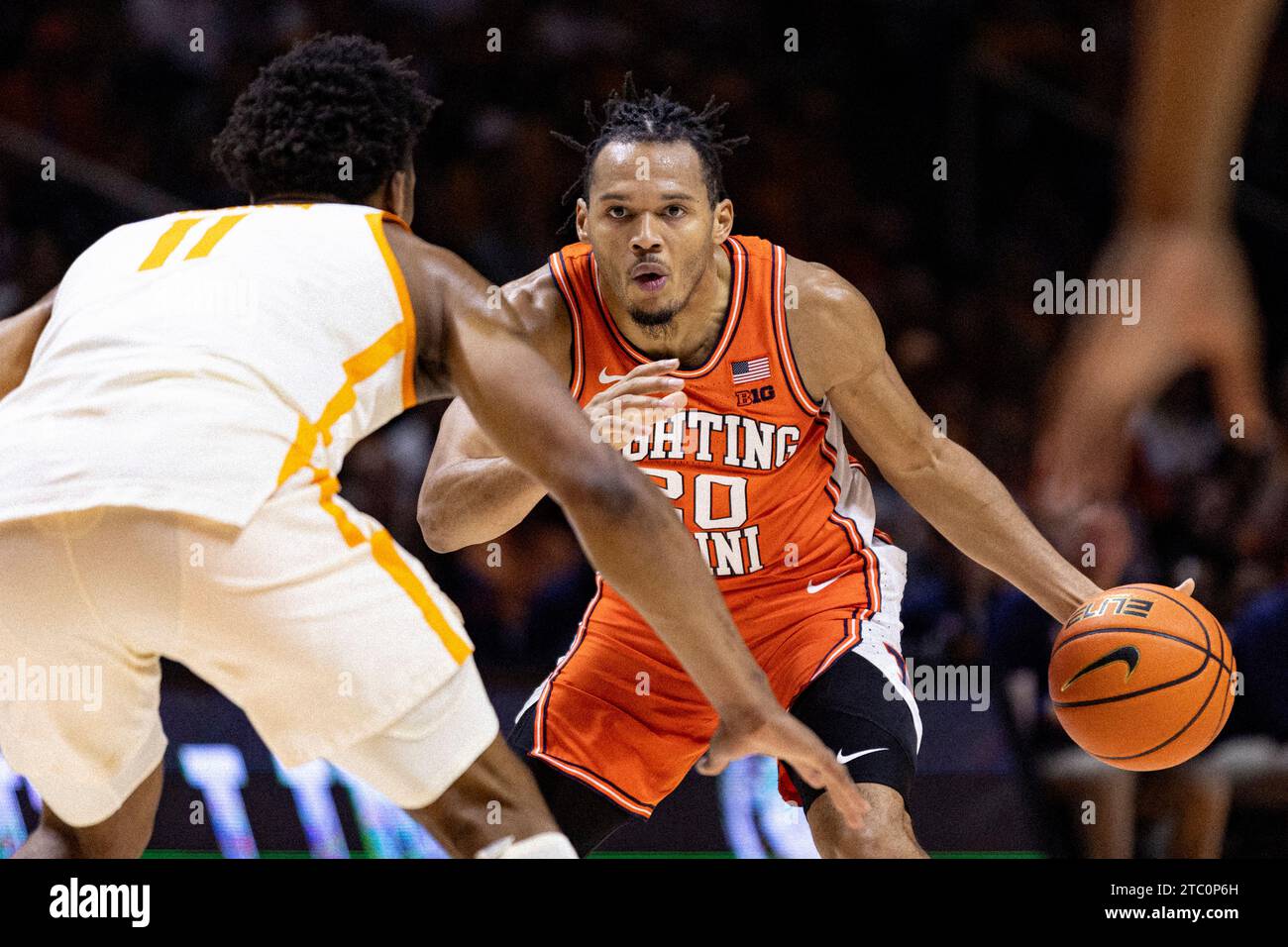 Illinois forward Ty Rodgers (20) dribbles as he's defended by Tennessee ...