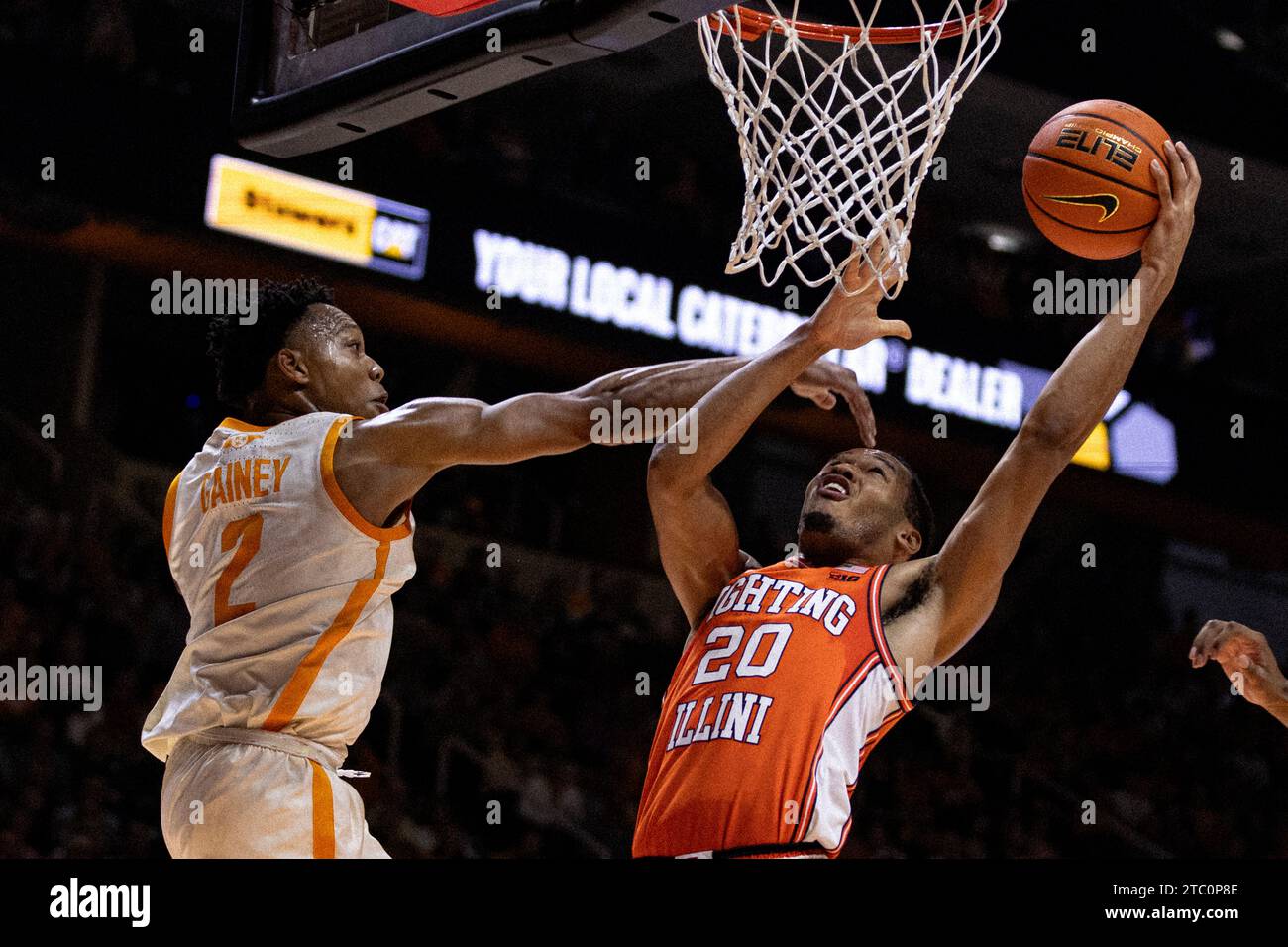 Illinois forward Ty Rodgers (20) shoots as he's fouled by Tennessee ...