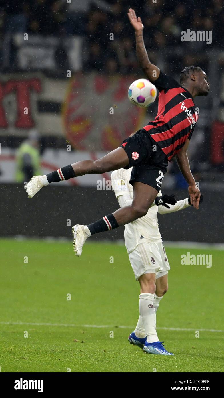 Frankfurt, Deutschland. 09th Dec, 2023. William. Pacho (vo). gegen ...