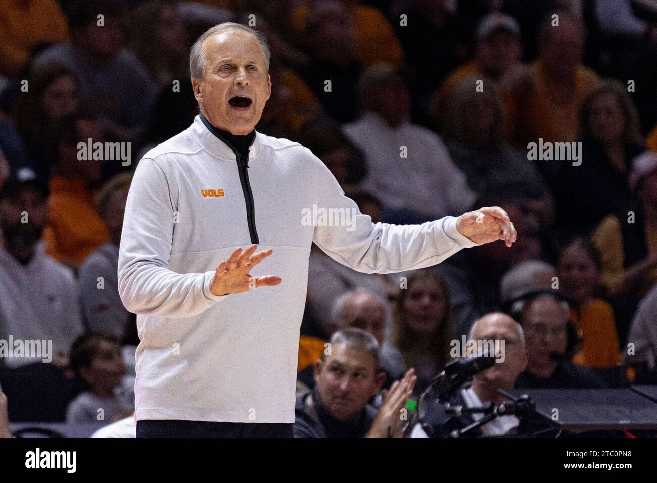 Tennessee head coach Rick Barnes yells to his players during an NCAA ...