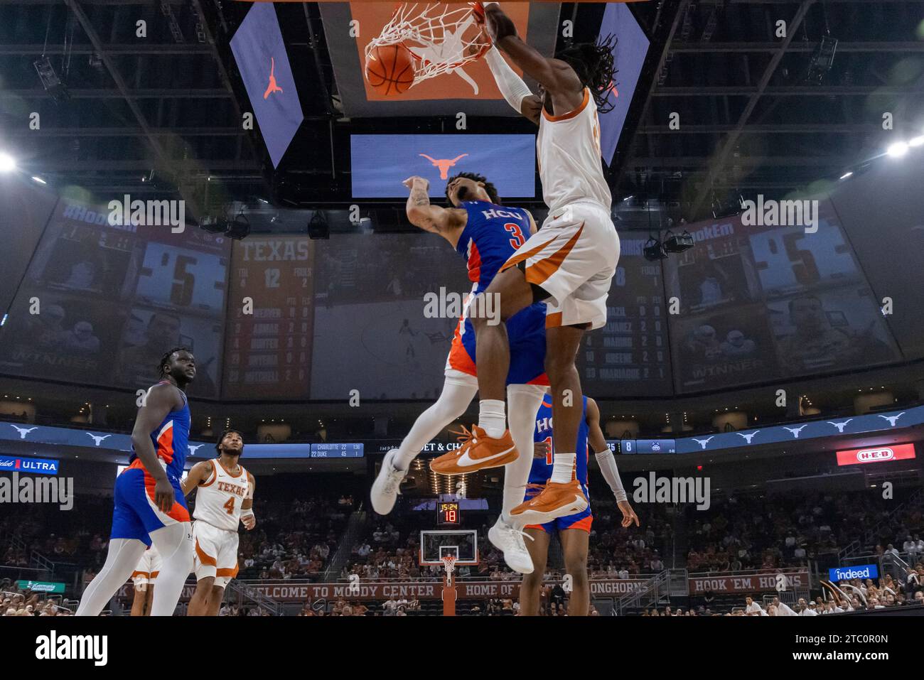 AUSTIN, TX - DECEMBER 09: Texas Longhorns forward Ze'Rik Onyema (21 ...