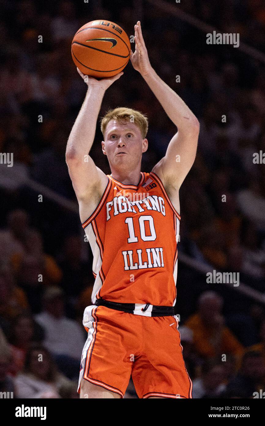 Illinois guard Luke Goode (10) shoots during an NCAA men's basketball ...
