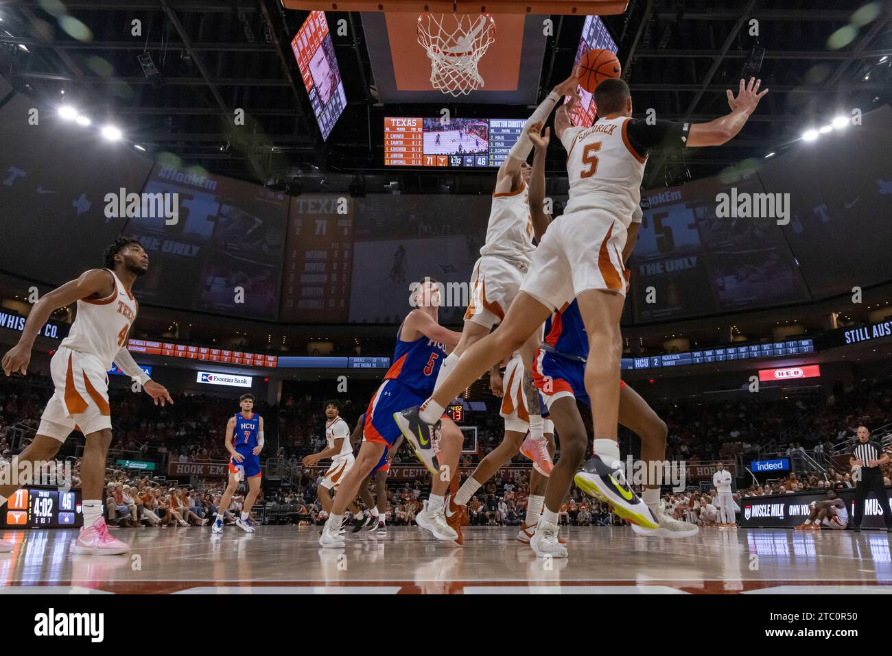 AUSTIN, TX - DECEMBER 09: Texas Longhorns guard Chendall Weaver (2) and ...