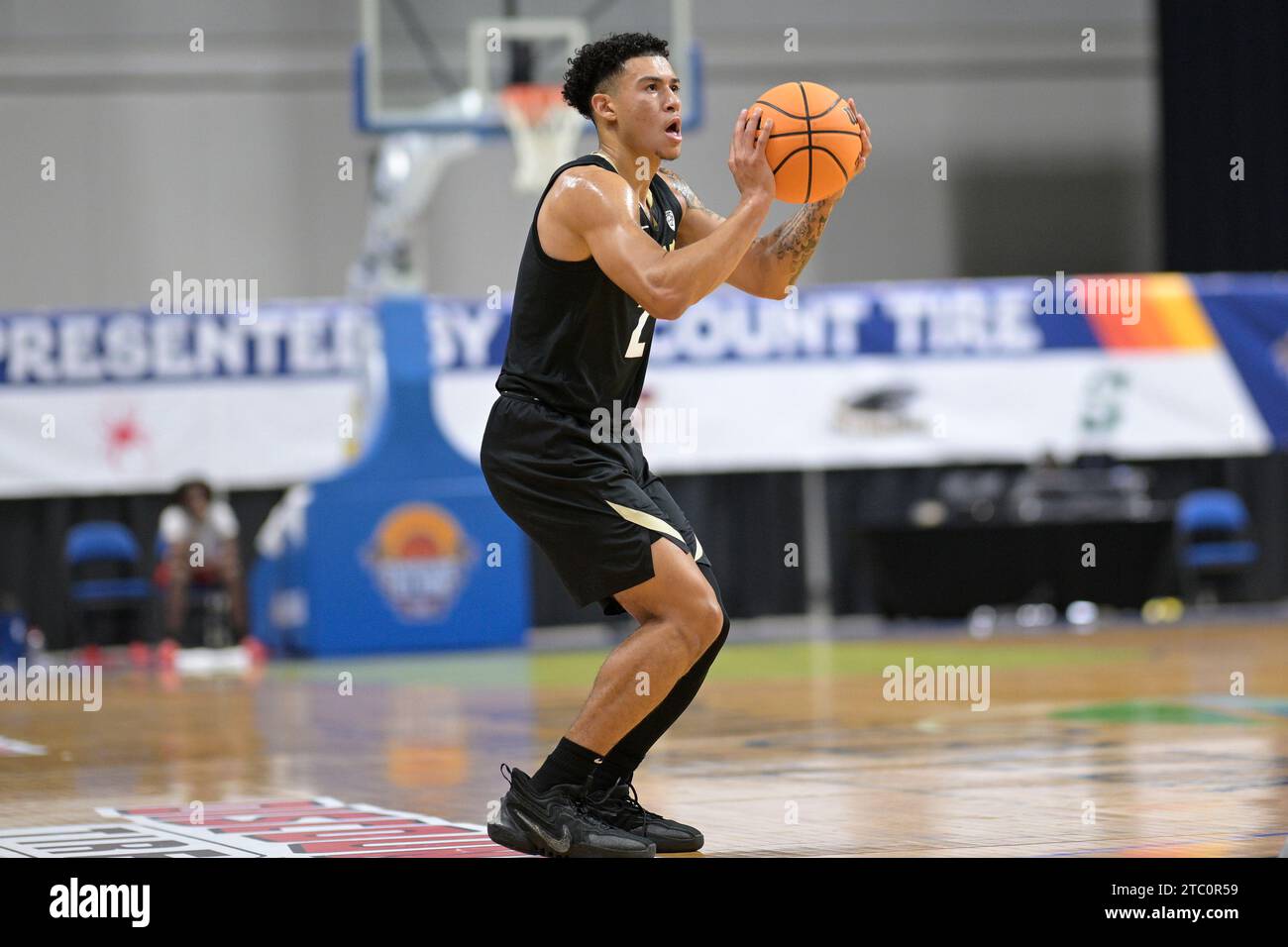 Colorado guard KJ Simpson (2) shoots a 3-pointer during the first half ...