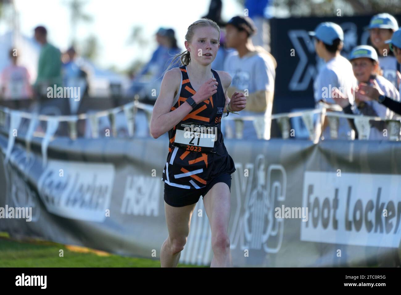 Elizabeth leachman wins girls race in 16 hi-res stock photography and ...