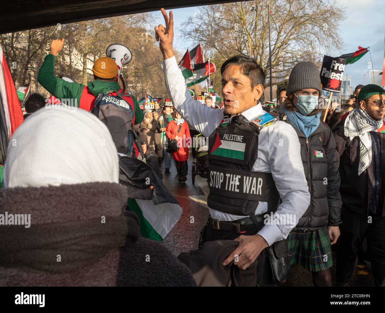 Man wearing palestinian flag hi-res stock photography and images - Alamy