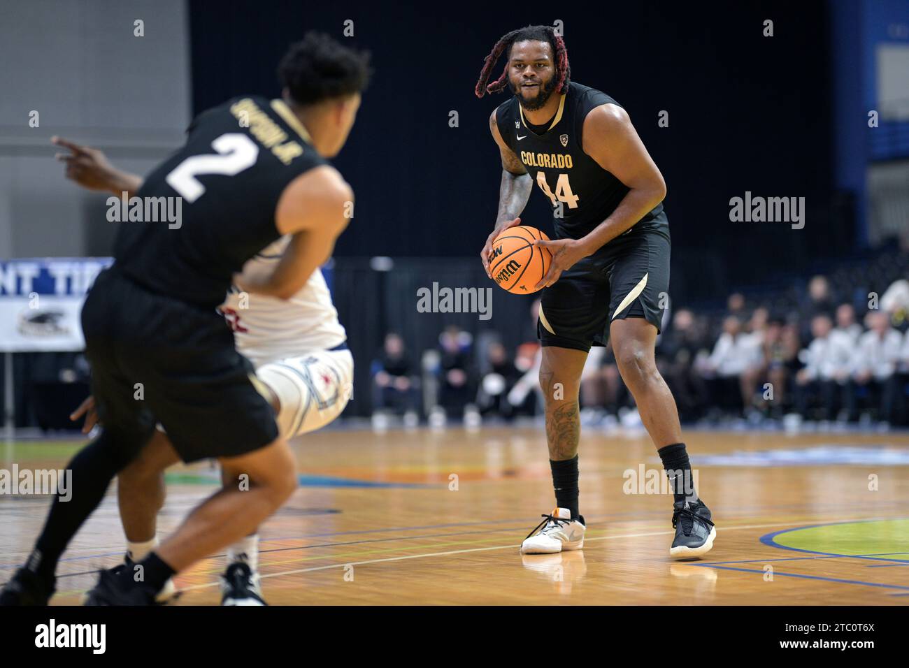 Colorado center Eddie Lampkin Jr. (44) sets up to pass the ball during ...