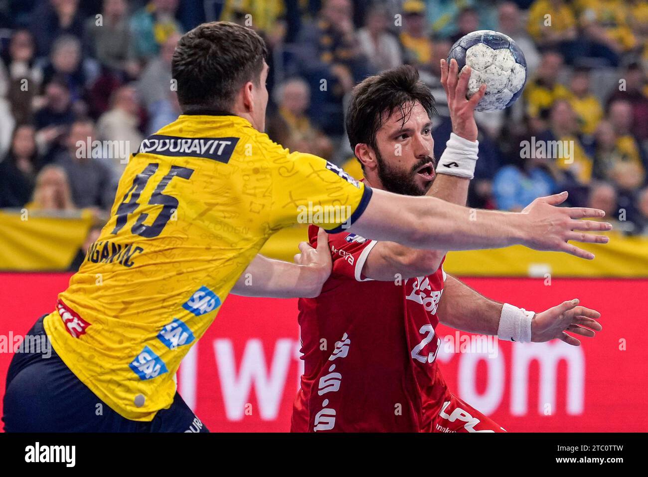 Mannheim, Deutschland. 09th Dec, 2023. v.li.: Halil Jaganjac (RNL, 45 ...