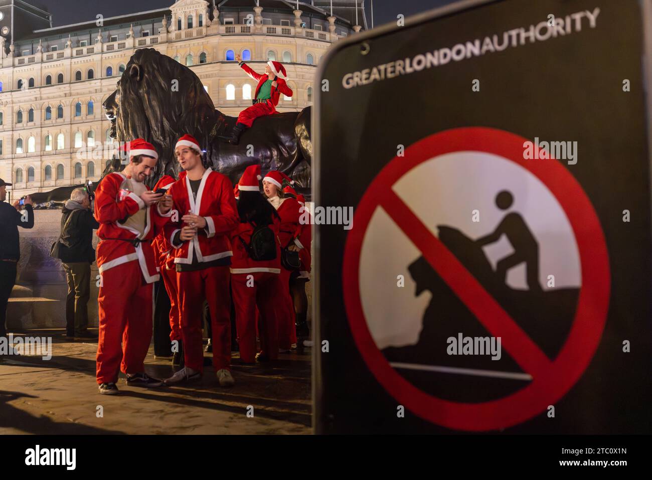 London, UK. 09 DEC, 2023. Man dressed as Santa sits upon one of the ...