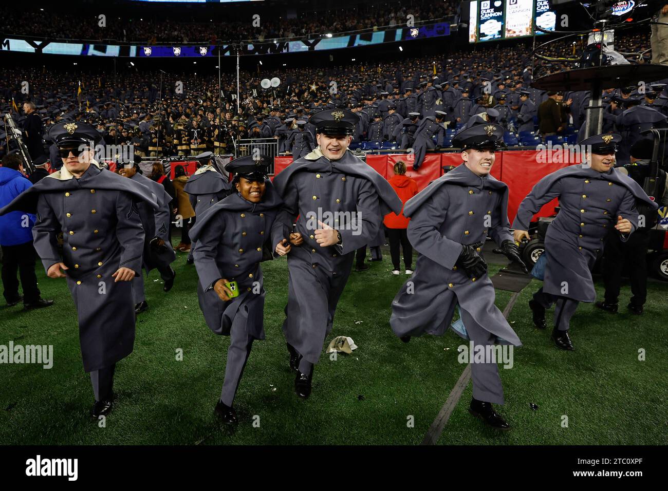 Army Cadets storm the field after defeating Navy 17-11 in an NCAA ...