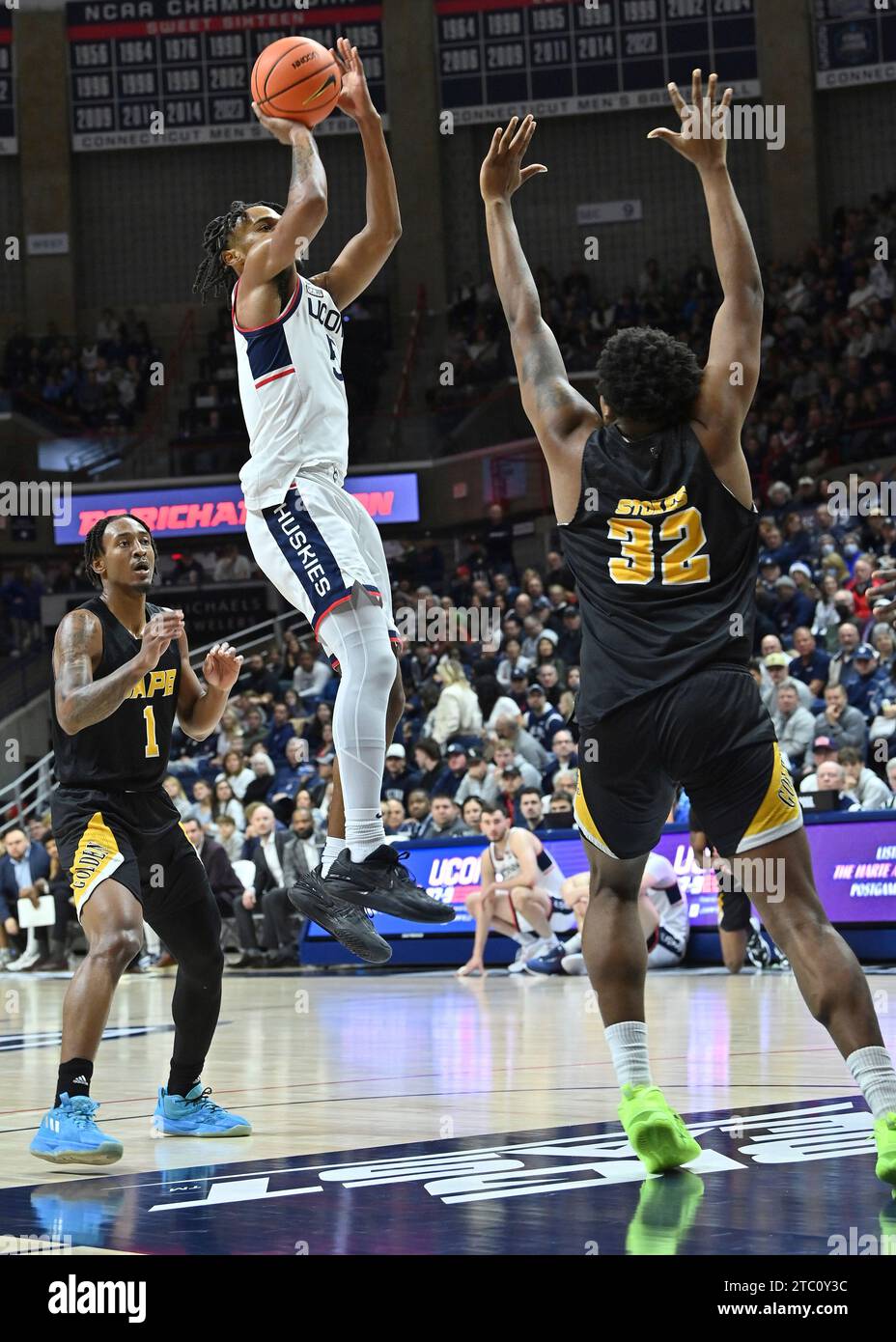 STORRS, CT - DECEMBER 09: UConn Huskies guard Stephon Castle (5) shoots ...