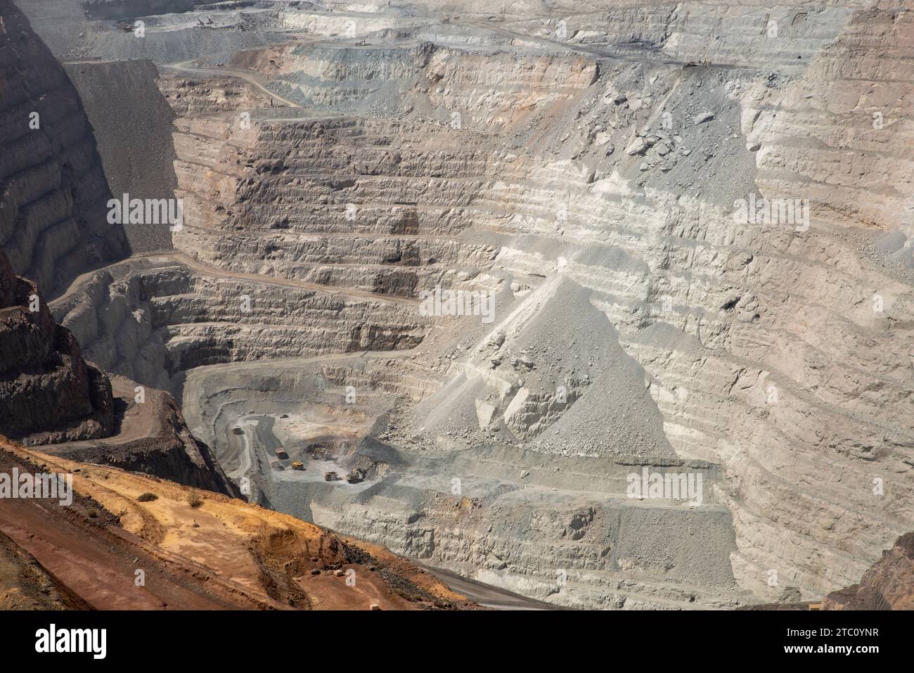 Super pit hi-res stock photography and images - Alamy