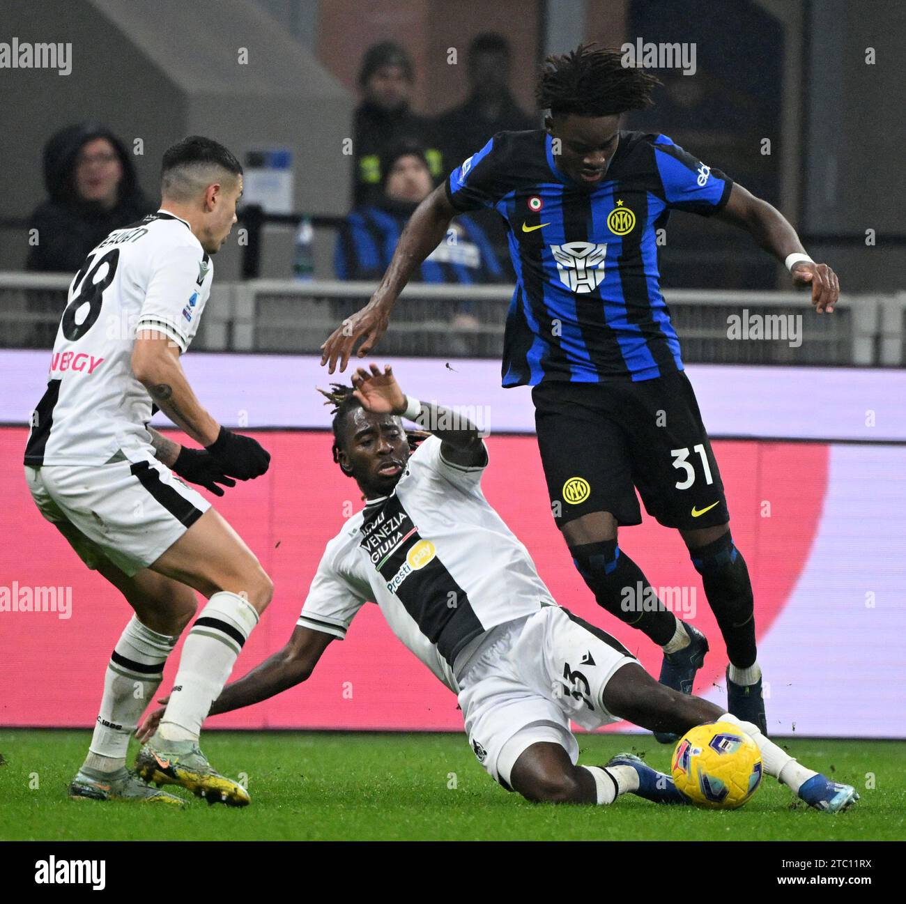 Milan, Italy. 9th Dec, 2023. FC Inter's Yann Bisseck (R) vies with ...