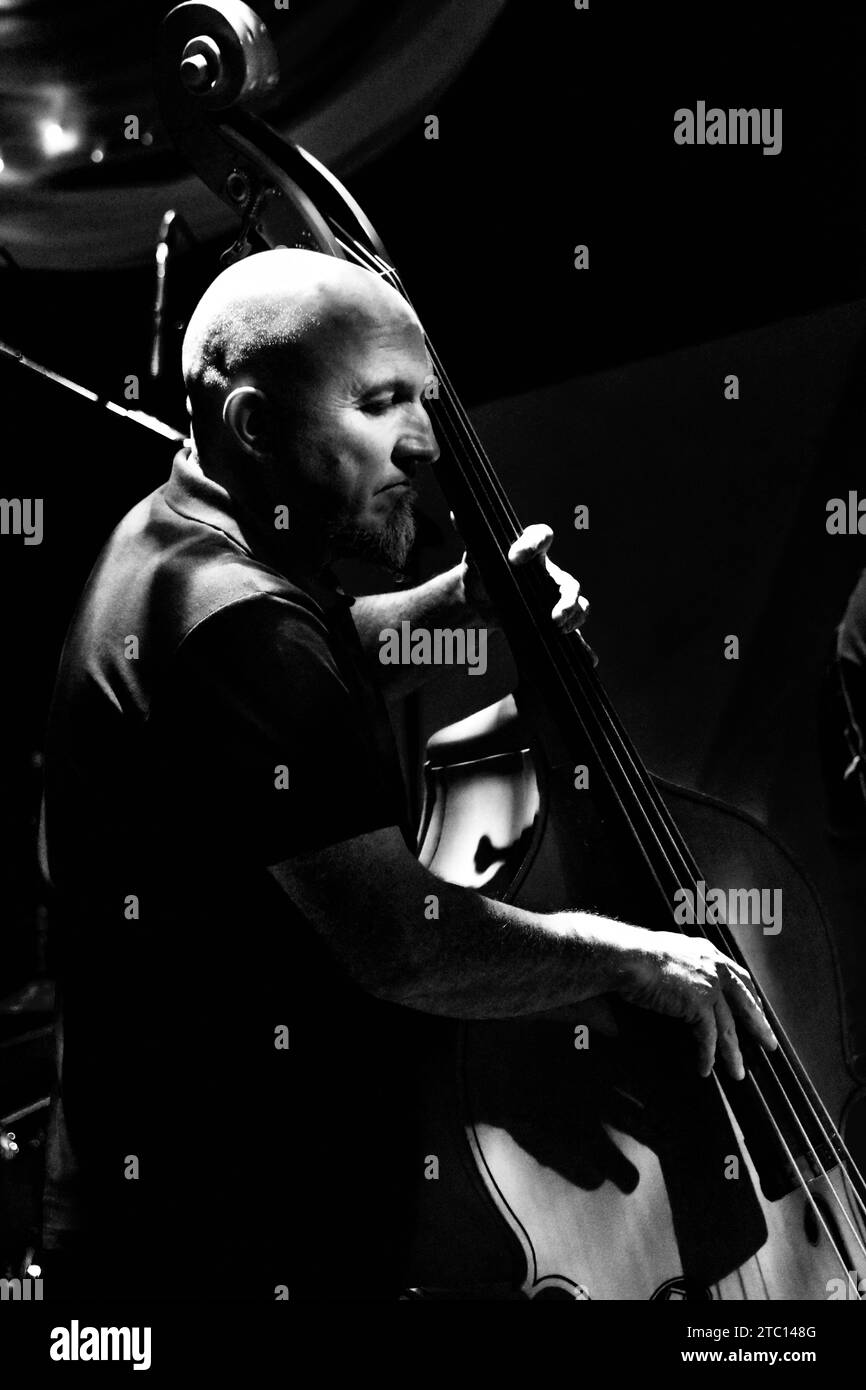 Bruce Rollo pictured playing Double Bass as Amelia Coburn and Friends ...