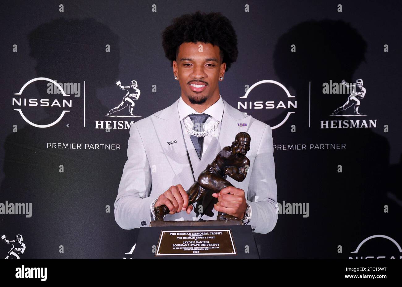 New York, United States. 09th Dec, 2023. LSU quarterback Jayden Daniels ...