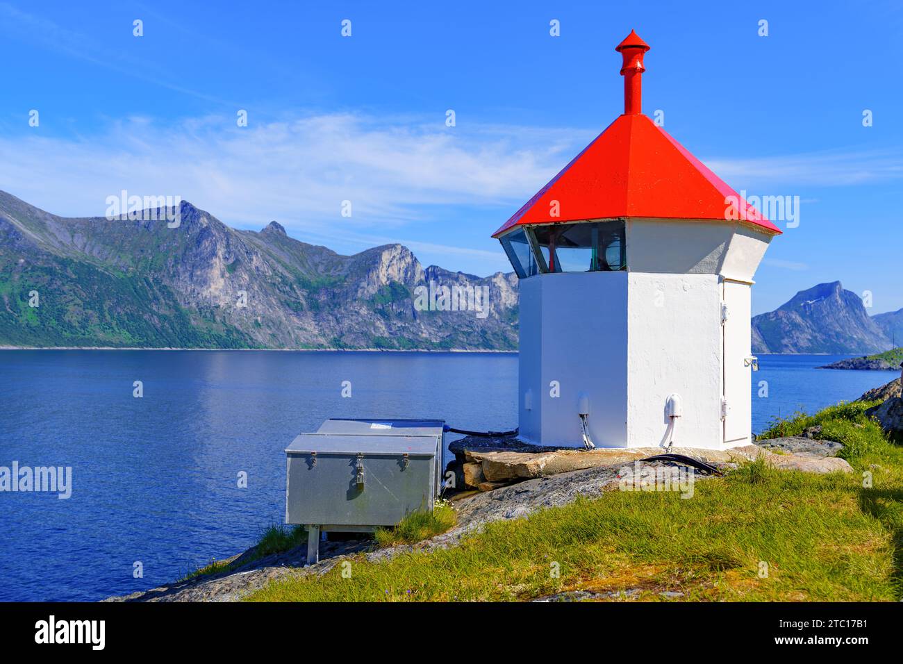 White lighthouse red roof hi-res stock photography and images - Alamy