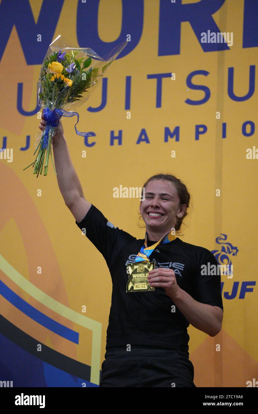 Las Vegas, Nevada, USA. 9th Dec, 2023. Andressa Cintra celebrates world ...