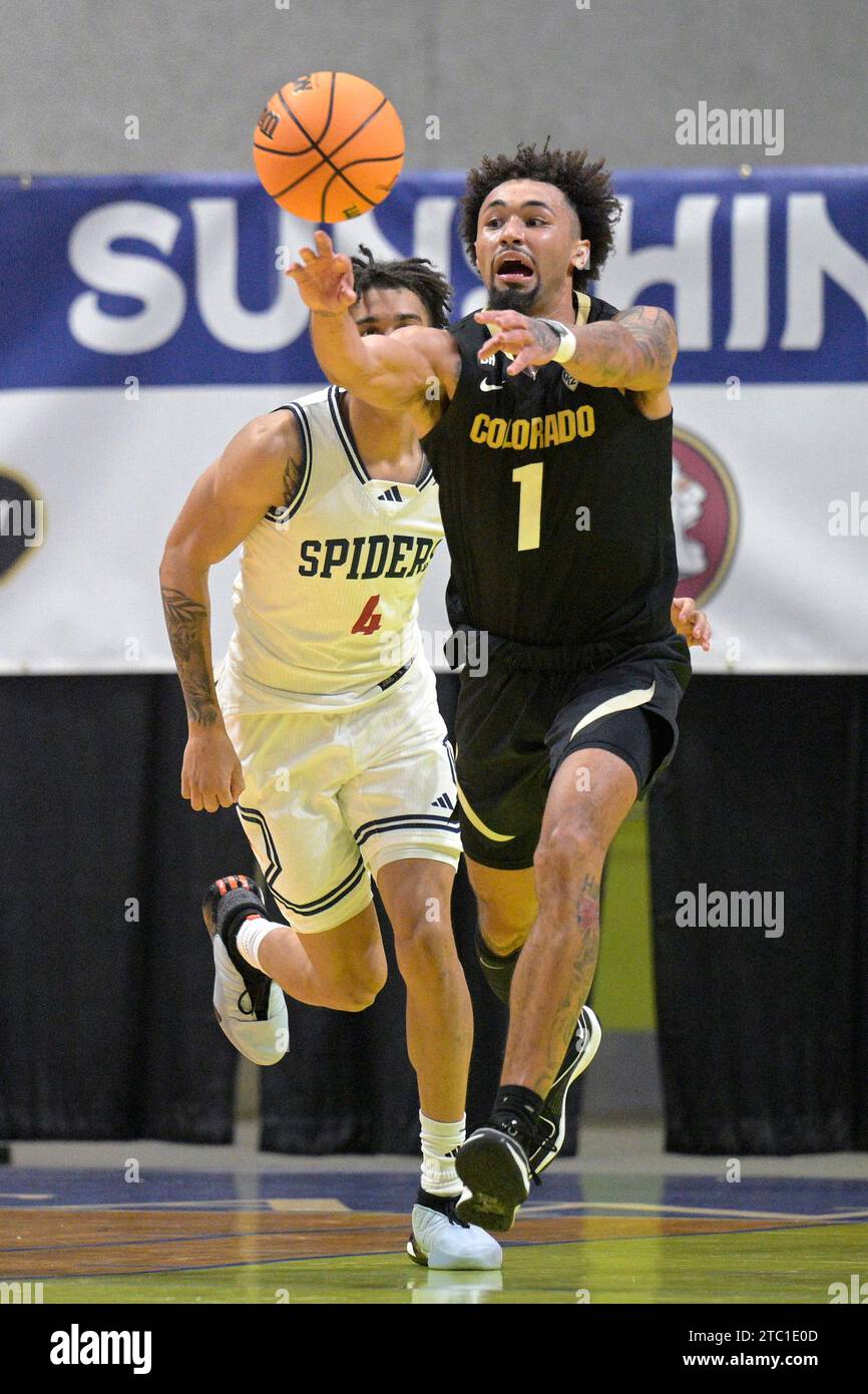 Colorado guard J'Vonne Hadley (1) passes the ball in front of Richmond ...