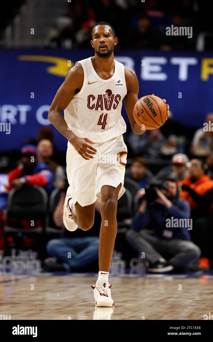 Cleveland Cavaliers forward Evan Mobley (4) brings the ball up court ...