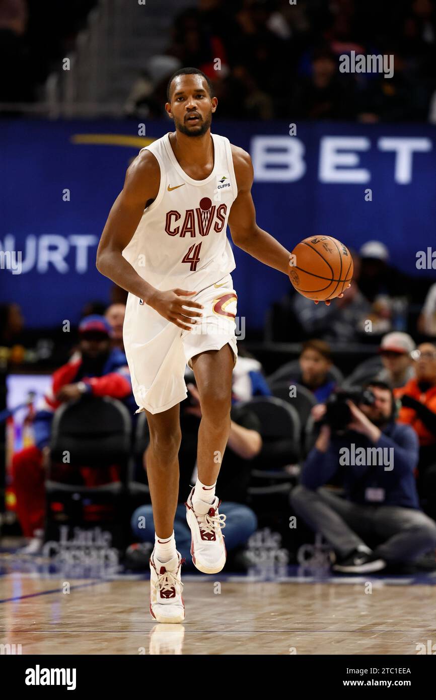Cleveland Cavaliers forward Evan Mobley (4) brings the ball up court ...