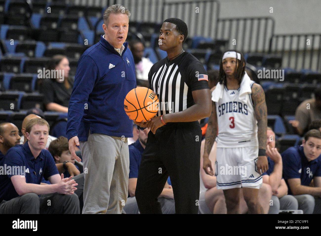 Richmond head coach Chris Mooney, left, argues with an official after a ...