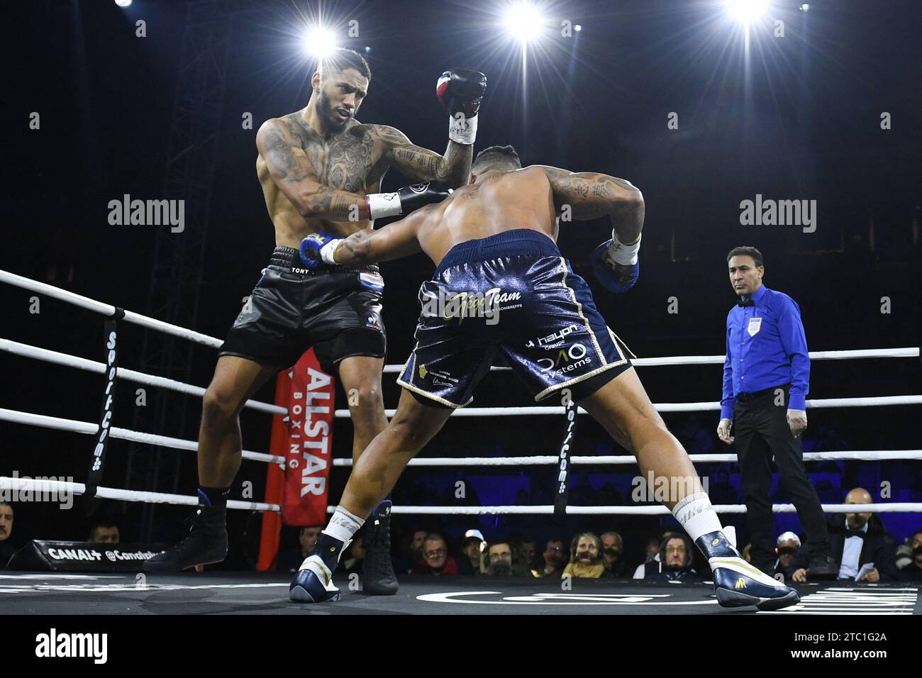 Paris, France. 09th Dec, 2023. Tony Yoka fighting against Ryad Merhi ...