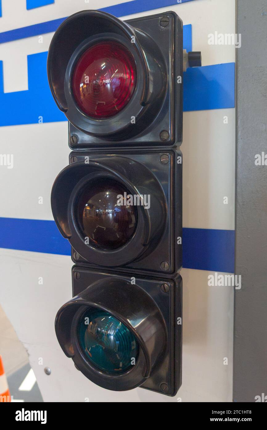 traffic light in city street with no light Stock Photo - Alamy