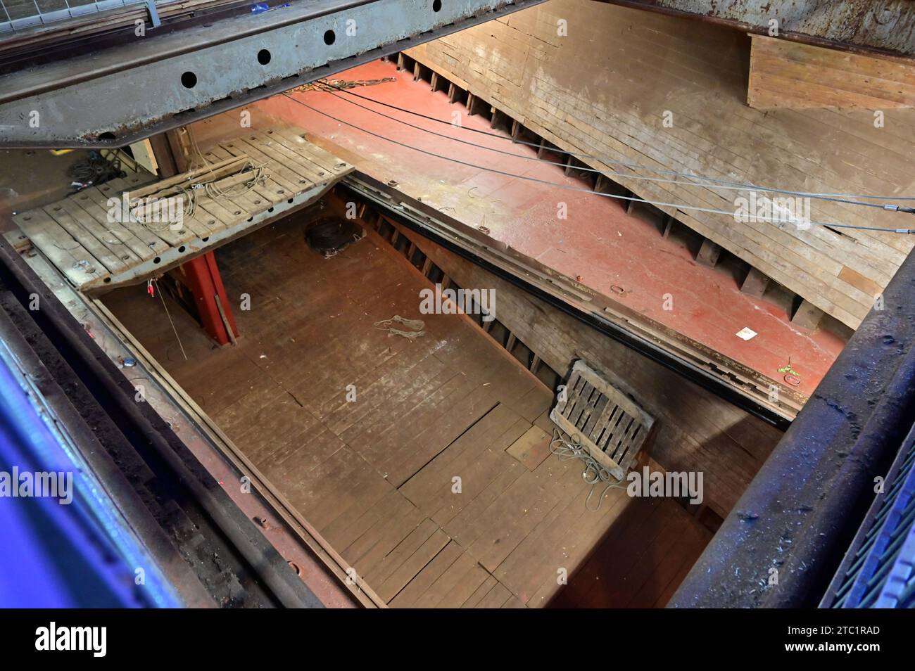 Cargo hold ship old hi-res stock photography and images - Alamy