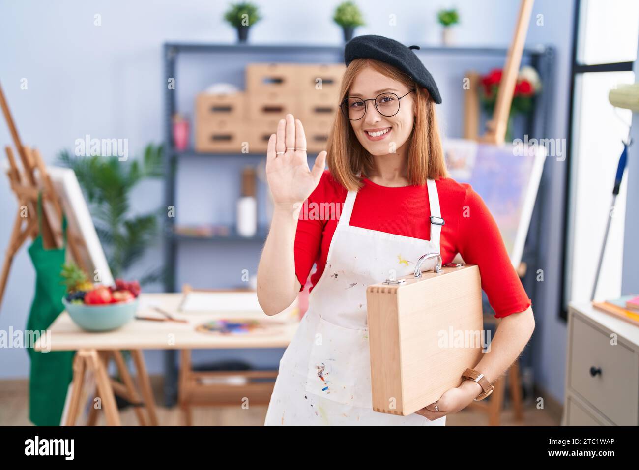 Red beret hi hi-res stock photography and images - Alamy