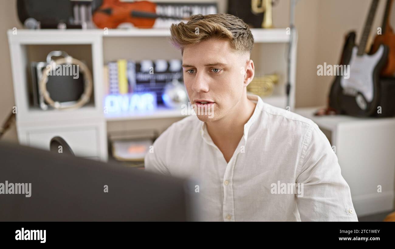 Serious face singer hi-res stock photography and images - Alamy