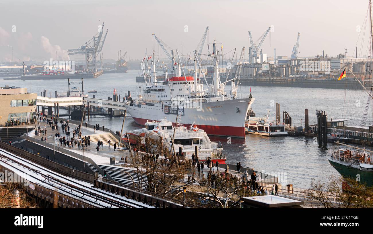 Hamburg, Germany. 04th Dec, 2023. View from Stintfang in southeast ...