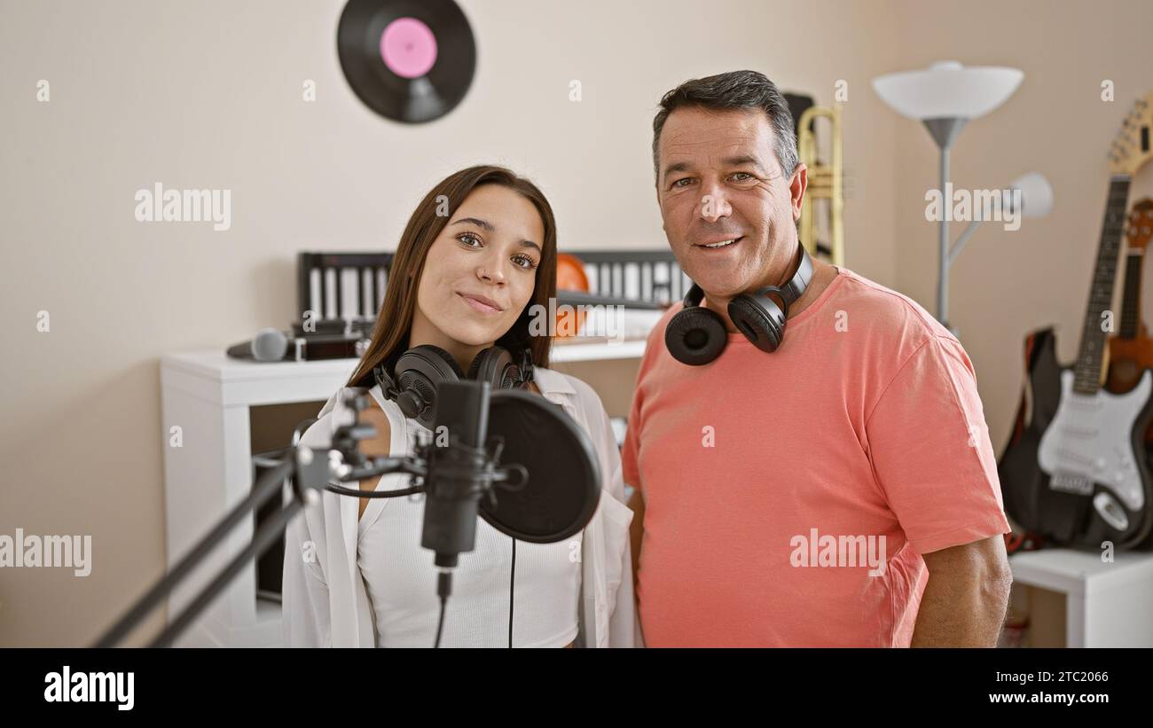Male female singers together hi-res stock photography and images - Alamy