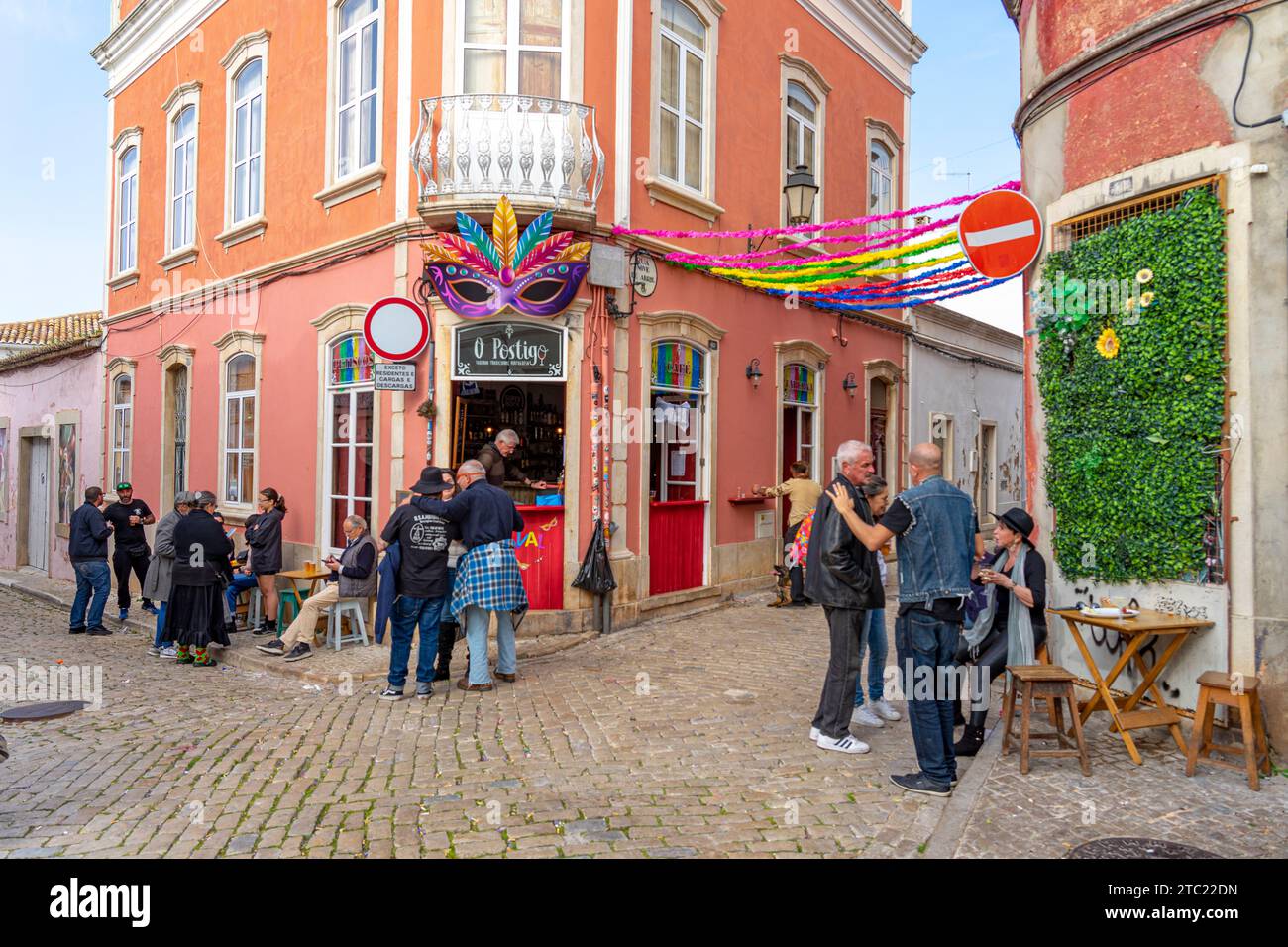 Traditional city tavern hi-res stock photography and images - Alamy