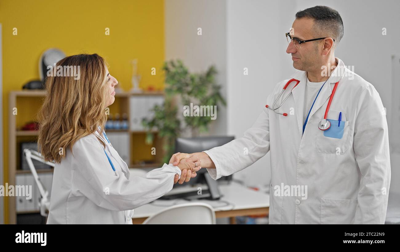 Two young doctors handshake hi-res stock photography and images - Alamy