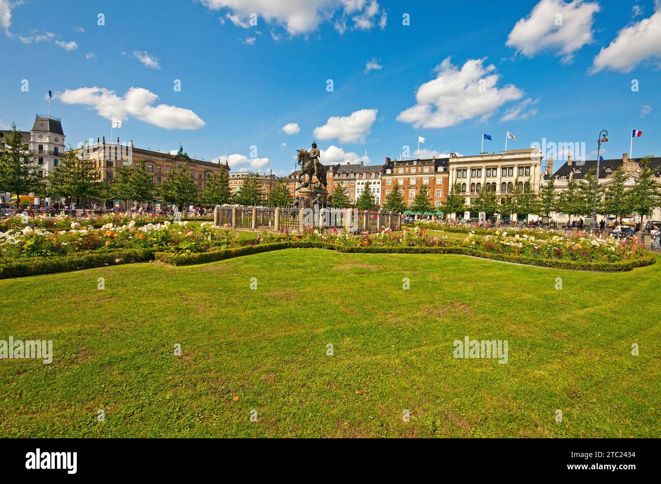 Kongens Nytorv square with equestrian statue of King Christian V in ...