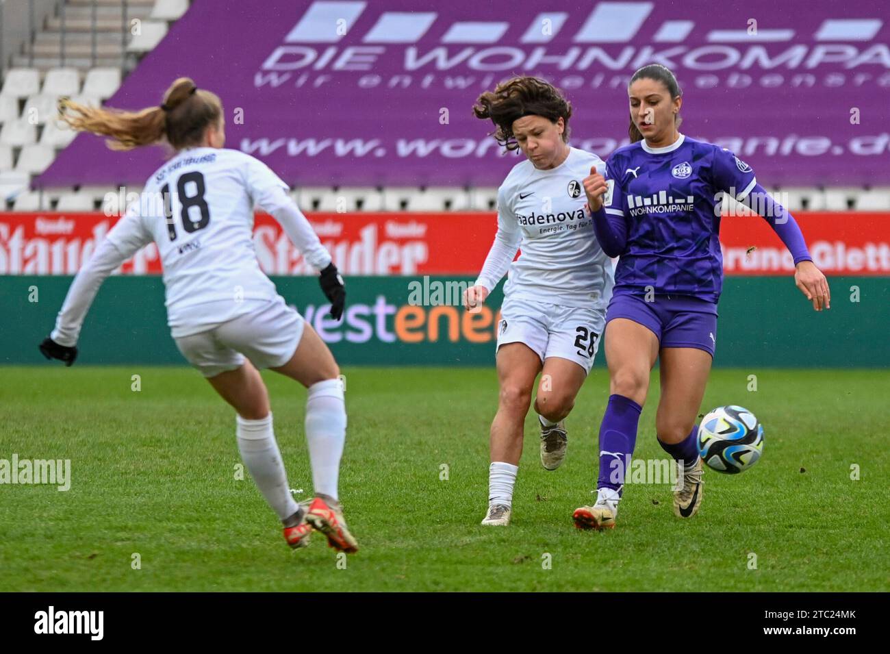 Essen, Deutschland. 09th Dec, 2023. Laureta Elmazi (SGS Essen) gegen ...